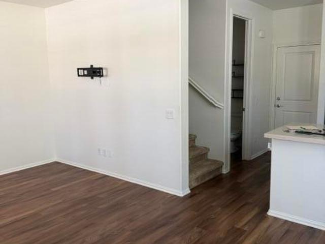 5044 Verdugo Way