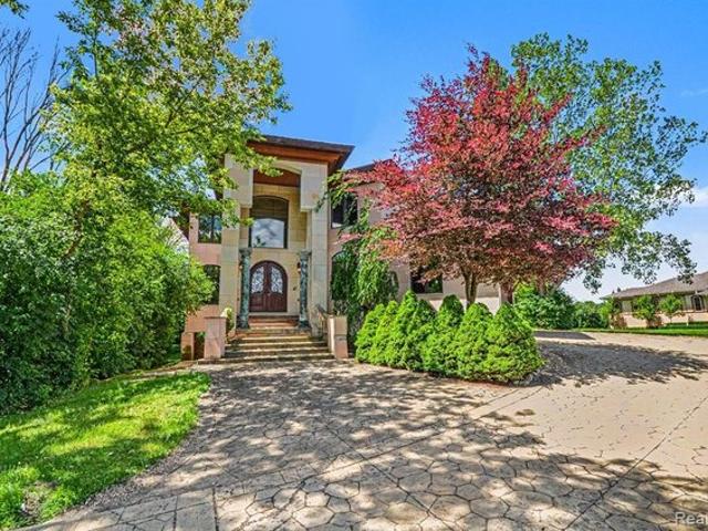 5045 Karachi St, West Bloomfield Township, MI 48322