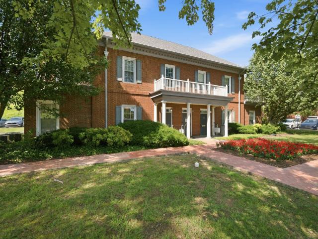 5046 Thoroughbred Ln