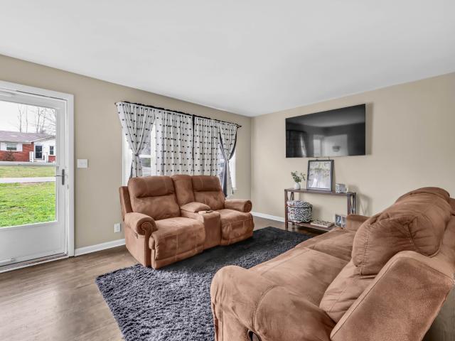 5047 Collinwood Dr