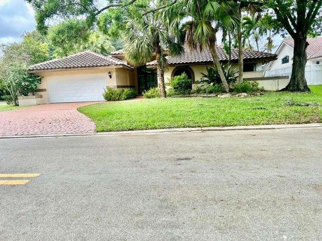 5048 NW 98th Ln, Coral Springs, FL 33076