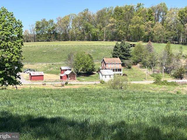 5048 Hildebrand Rd, Glen Rock, PA 17327
