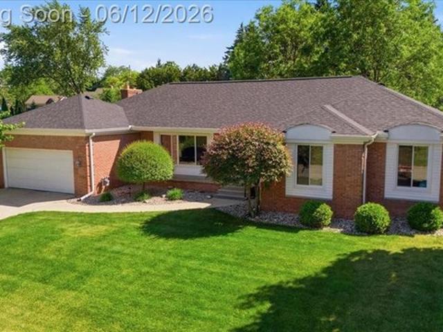 5048 Treehill Rd, Grand Blanc, MI 48439