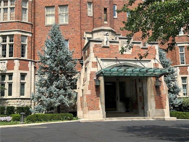 5049 Wornall Rd Apt 1E, Kansas City, MO 64112