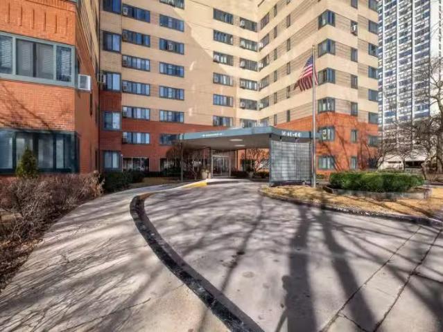 5040 N Marine Drive, D5, Chicago, IL 60640