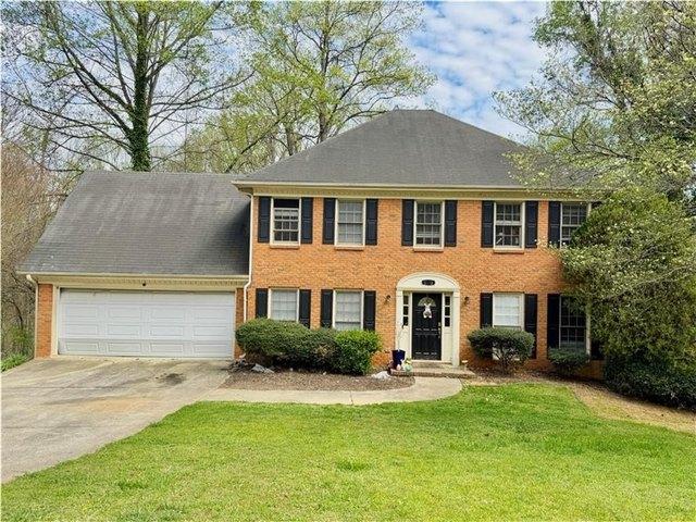 5040 Huntshire Ln SW, Lilburn, GA 30047