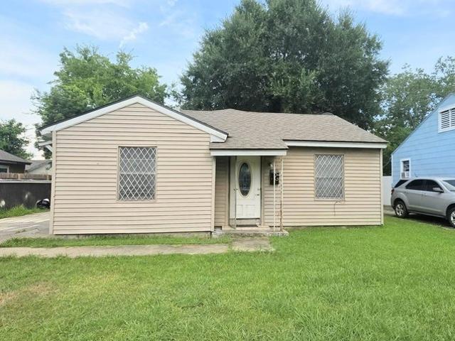 5040 6th St, Port Arthur, TX 77642