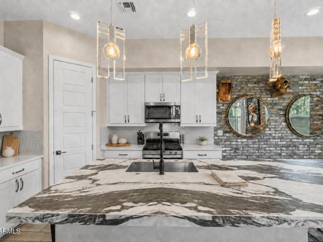 5041 e woodridge drive