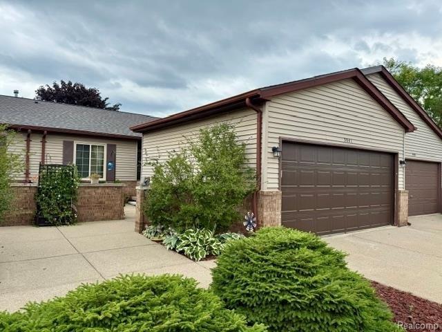 5041 Sandalwood Dr, Grand Blanc, MI 48439
