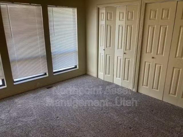 50421512 1022 N Victoria Way #4