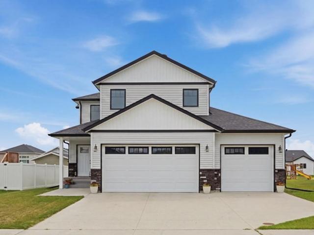 504 6th St E, Horace, ND 58047