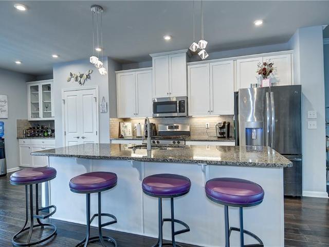 504 Clara LN