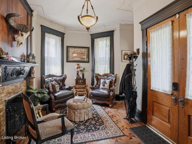 504 Belgravia Ct