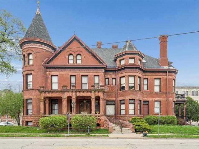 504 Bluff St, Dubuque, IA 52001