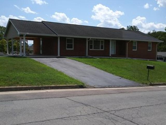 504 Bryan Dr, Vinton, VA 24179