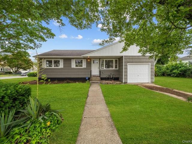 504 Decatur St, Uniondale, NY 11553