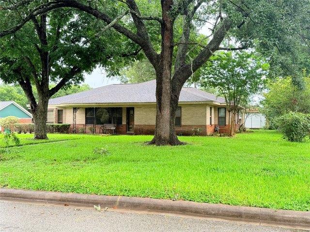 504 Dwinnell St, Baytown, TX 77520