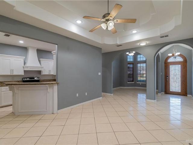 504 E Biyaneta Avenue E