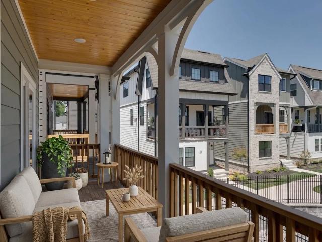 504 Edwin St # 32