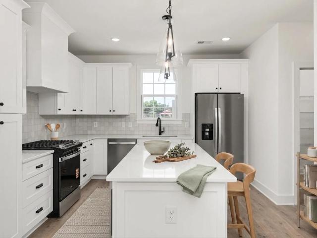 504 Edwin St # 32