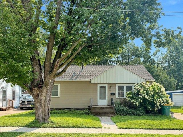 504 Edgewood Ave, Albert Lea, MN 56007