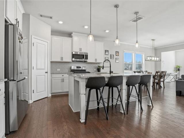 504 Elm Bluff Way