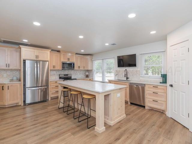 504 High St, Claude, TX 79019