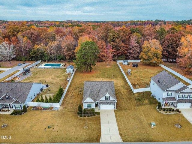 504 Highland Rhodes Dr, Clayton, NC 27520