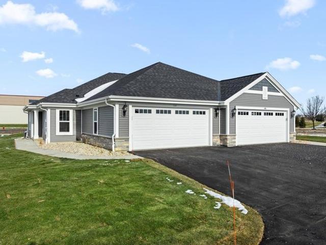 504 Hunter Oaks Blvd Unit 1001, Watertown, WI 53094