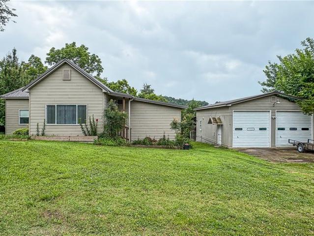 504 McLean Ave, Cotter, AR 72626