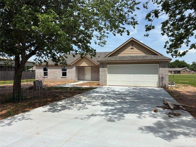 504 NW 7th St, Wagoner, OK 74467