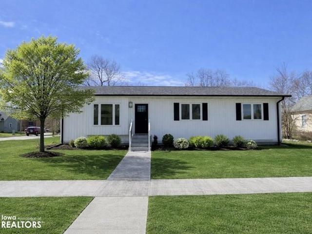 504 S 6th St, Fairfield, IA 52556