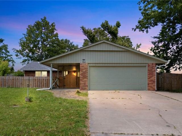 504 S 11th Pl, Rogers, AR 72756