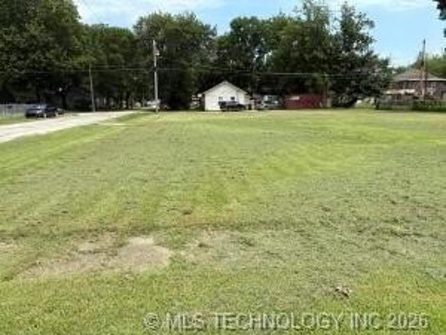 504 S Thompson St, Vinita, OK 74301