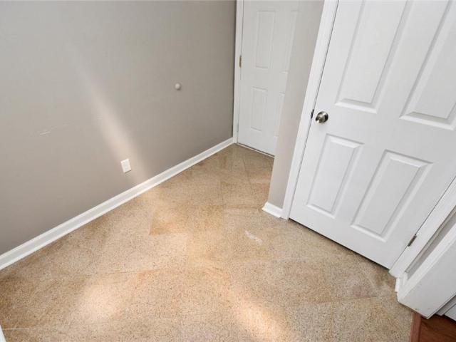 504 S Kings Point RD