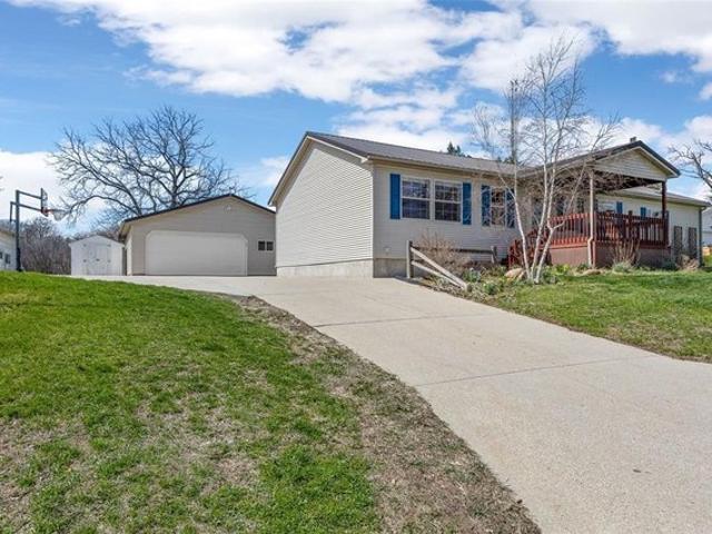 504 S Linn St, Anamosa, IA 52205