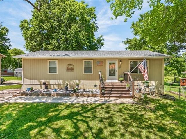 504 SE 19th St, Oak Grove, MO 64075