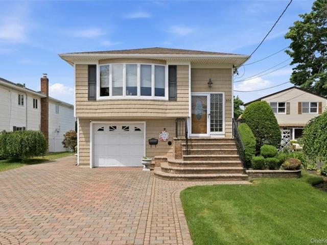 504 Staples St, Farmingdale, NY 11735