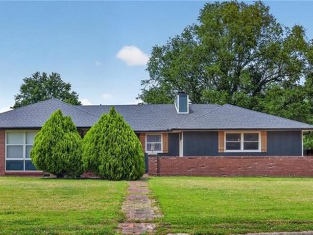 504 Sunset Cir, Columbus, KS 66725