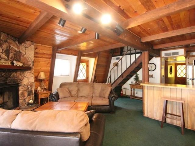 504 Pinewood Ct, Big Bear, CA 92314