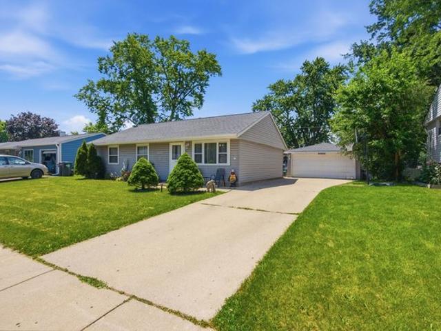 504 Rambler Ln, Streamwood, IL 60107