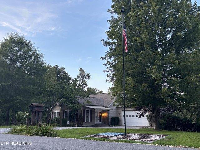 504 Ridgetop Dr, Jamestown, TN 38556