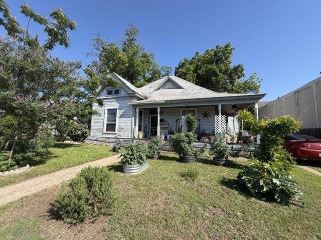 504 W Wardville St, Cleburne, TX 76033