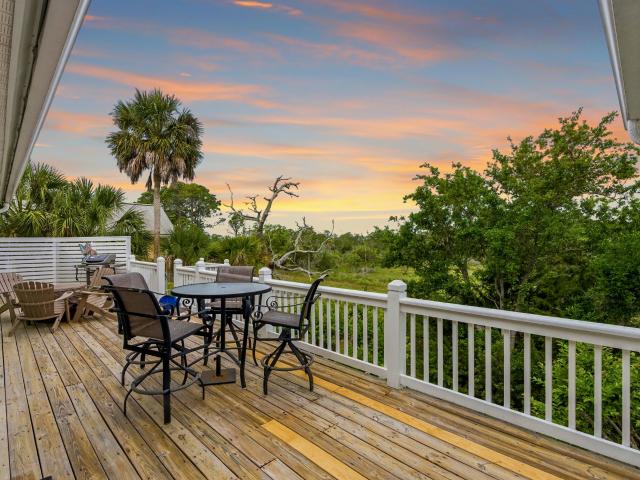 504 W Beach Court