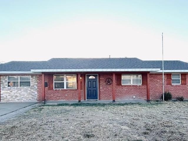 504 Willow Ave, Dumas, TX 79029