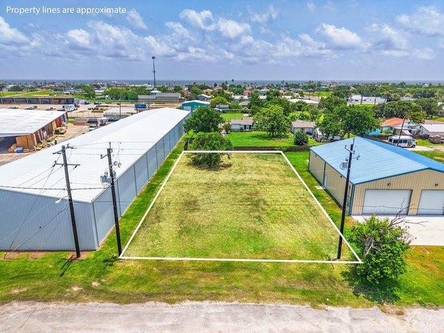 504 Young, Rockport, TX 78382