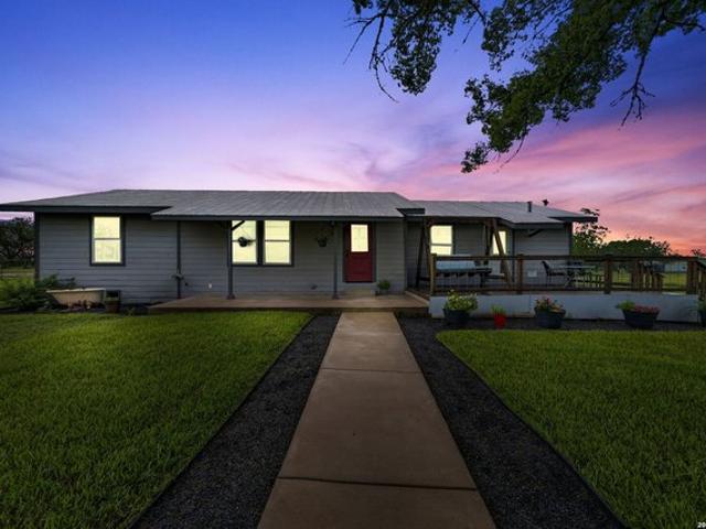 5054 Odaniel Rd, Seguin, TX 78155