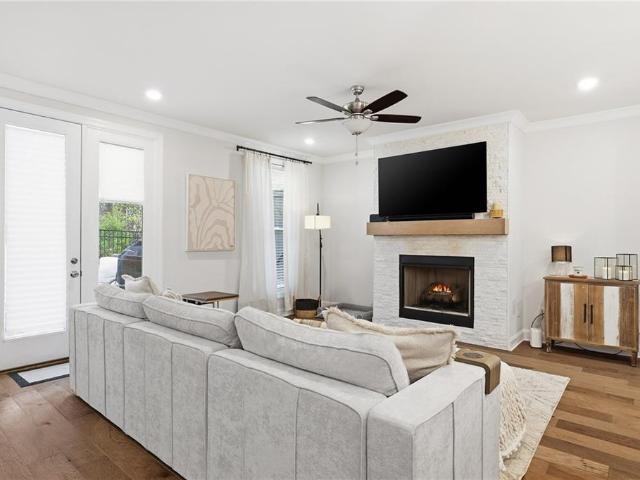 5054 Sealy Circle