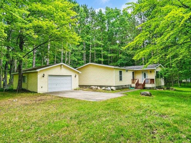 5055 Wolf Ln, Farwell, MI 48622