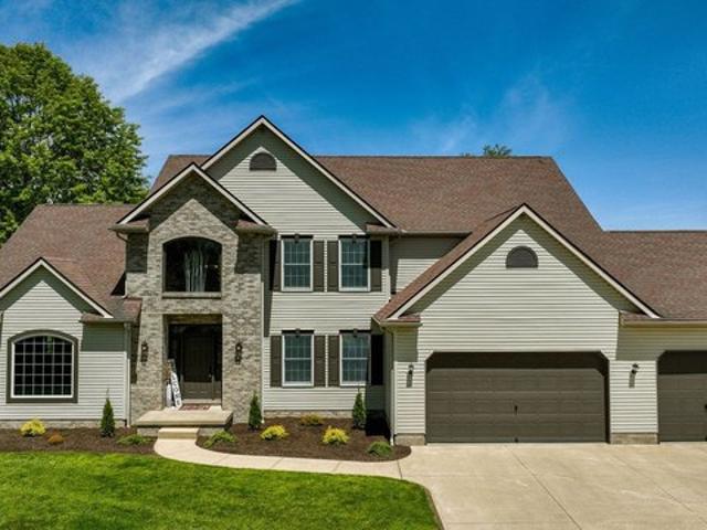 5057 Smith Kramer St NE, Hartville, OH 44632
